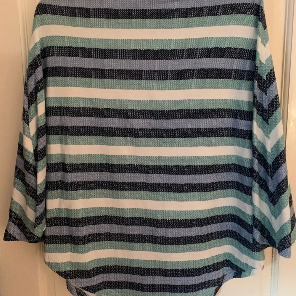 Beautiful Rock Flower Paper Poncho - Gem